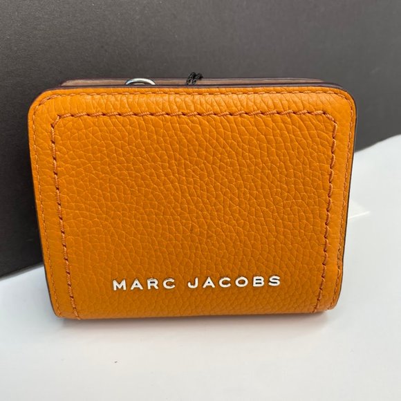 Marc Jacobs | Bags | Marc Jacobs Wallet Bifold Wallet S1l01sp21 Desert ...